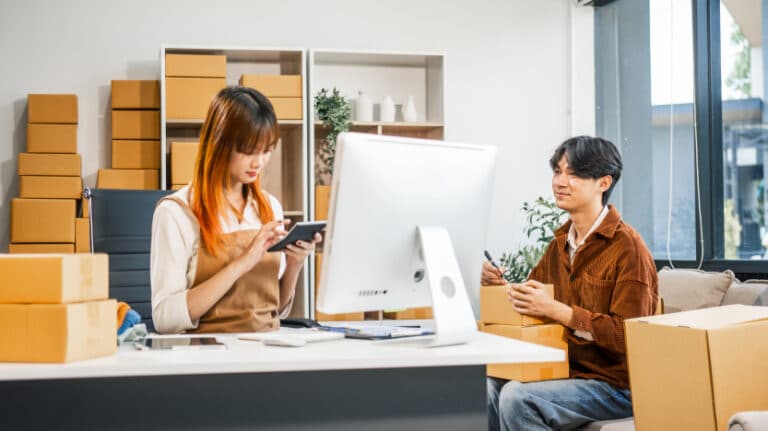 What is a Courier Service? Everything You Need to Know - SFL Worldwide